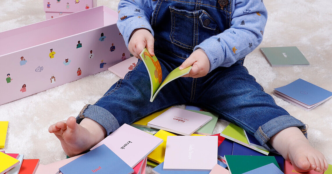 talking hands flipbooks GmbH - FiNiFox - Assistive devices for special ...